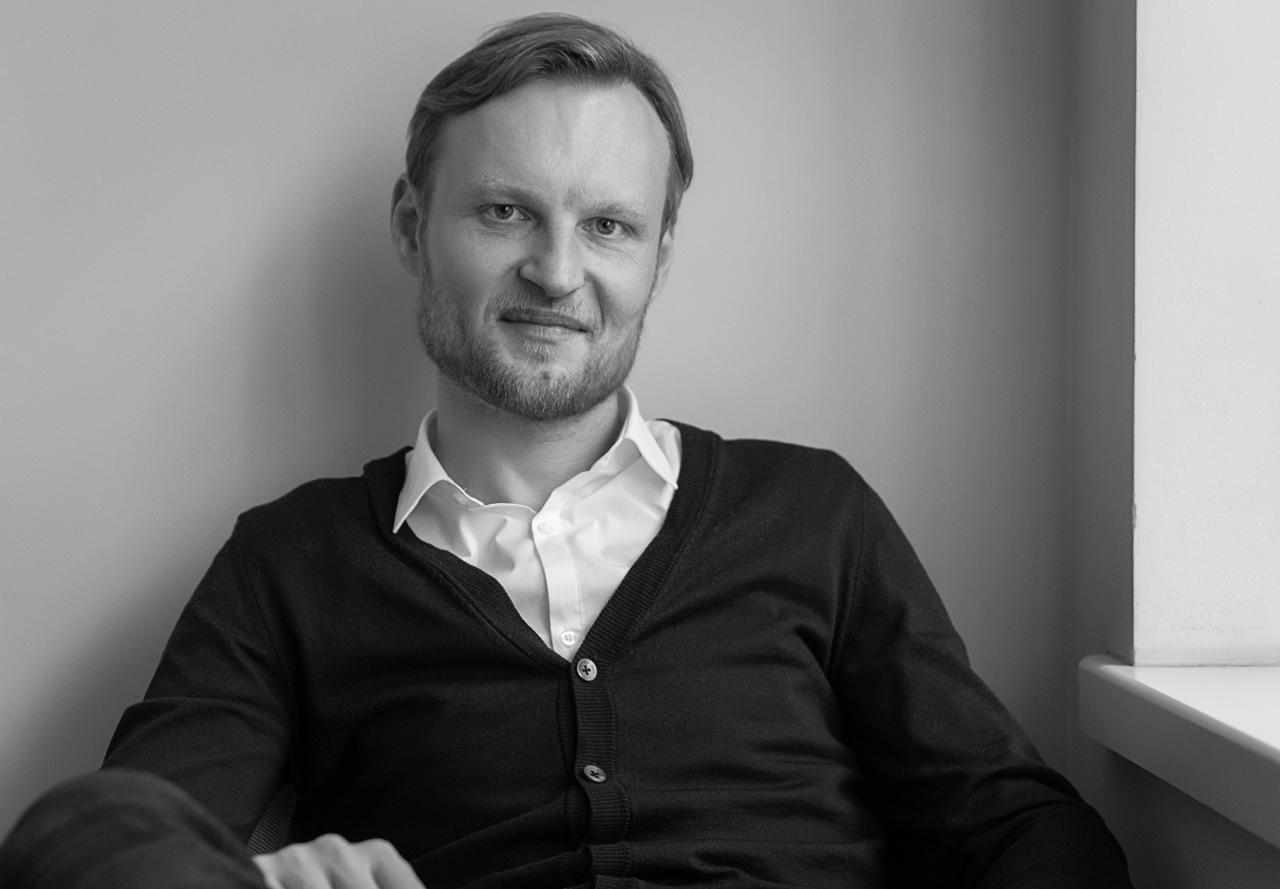 Timo Kullerkupp explains in a podcast how millions are raised in the ...